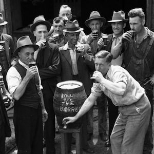 Last Drink Before Prohibition Alcohol Ban 1920s Bar Liquor Beer Men ...
