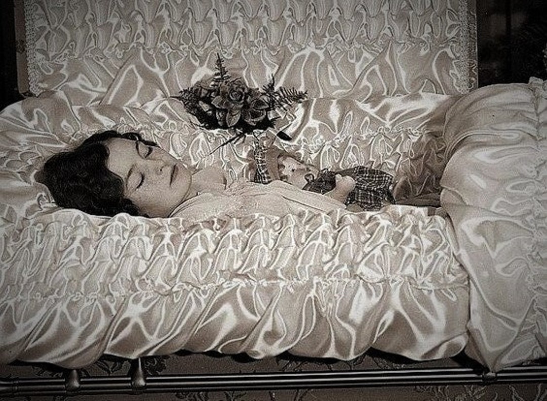 Post Mortem Death Casket Vintage Family Photo Dead Girl Strange Weird ...