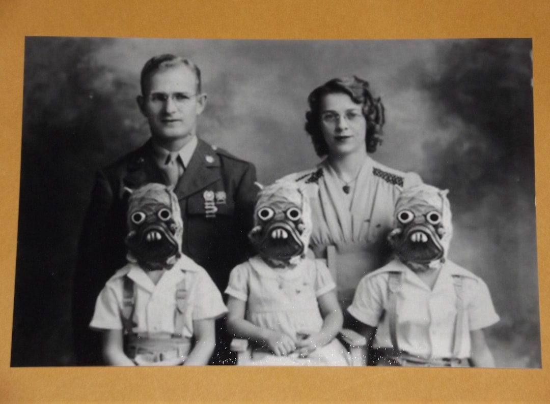 Weird Strange Family Portrait Freaky Odd Vintage Photo Bizarre Oddity ...