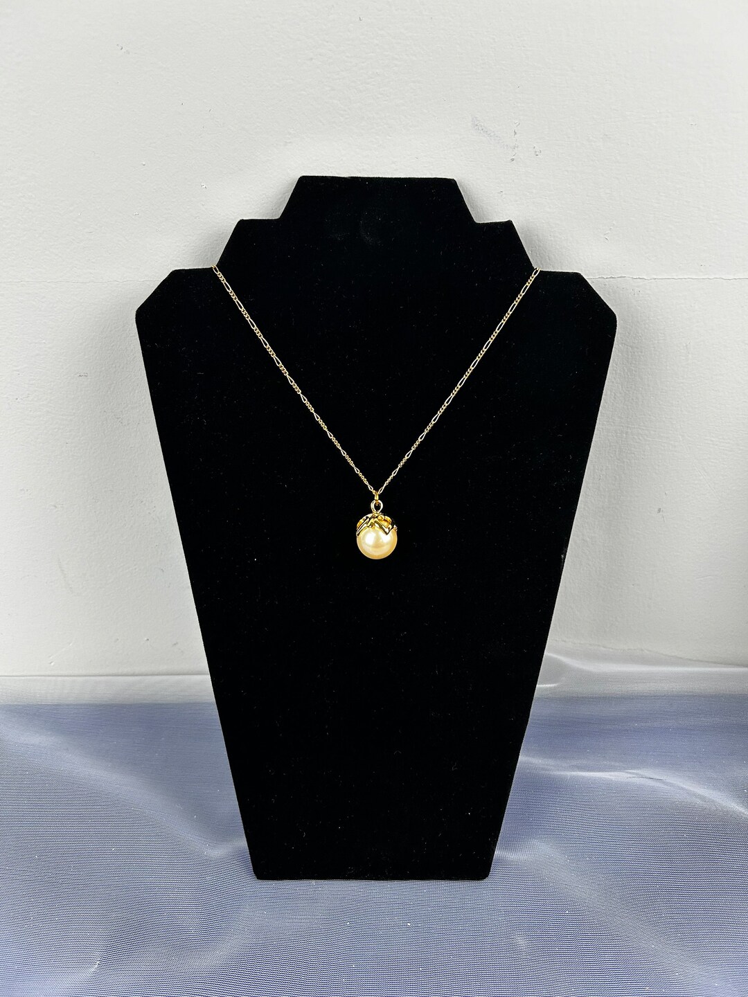 Marked LCI Liz Claiborne Faux Pearl Dome Pendant Gold Tone 30 Chain ...