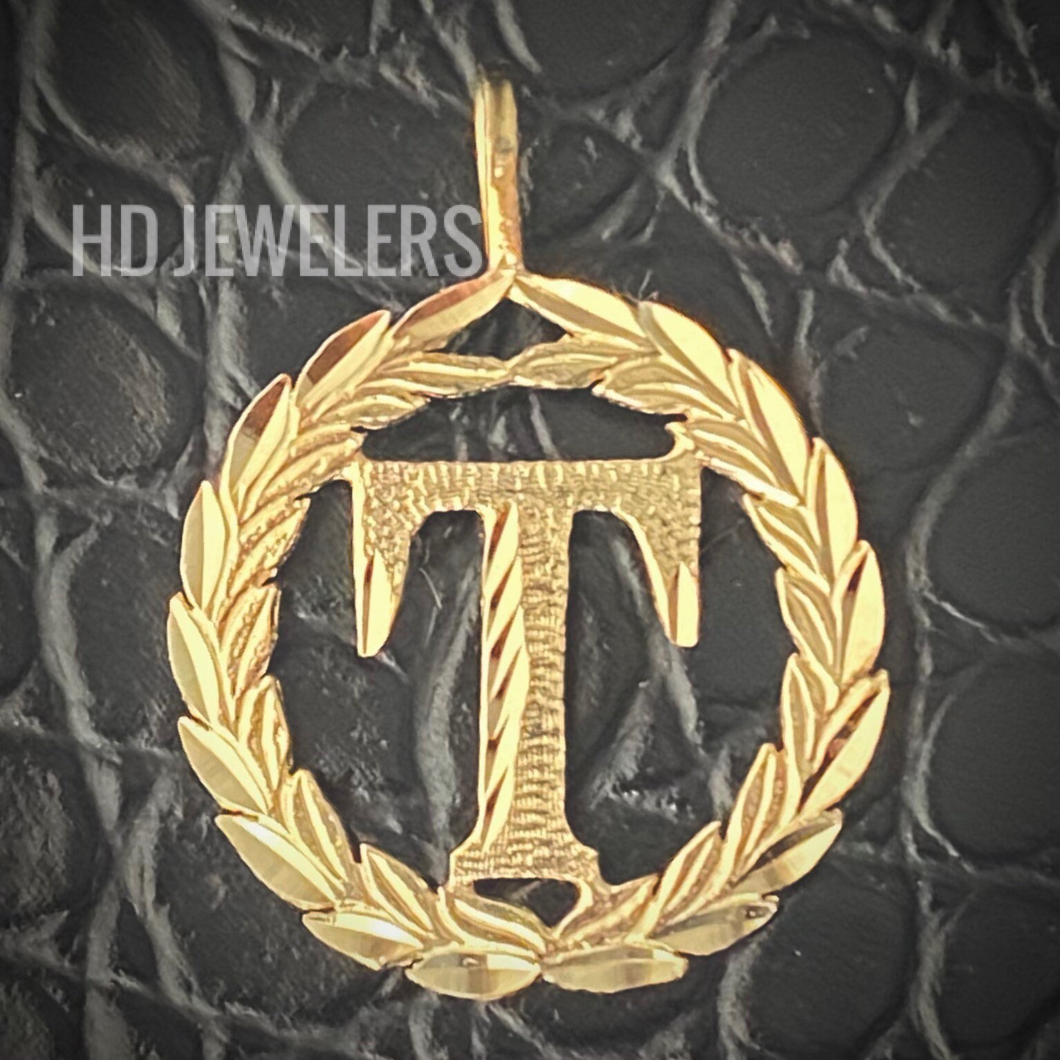 Solid 14K Gold Letter Initial T Pendant - Etsy.de