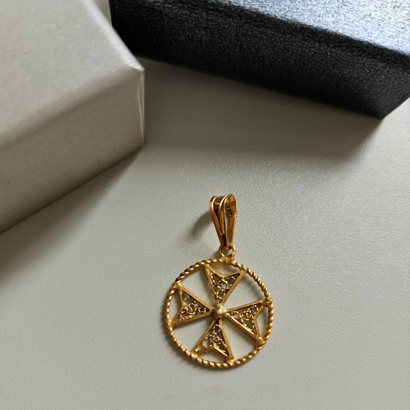 9ct Gold Filigree Pendant - Etsy