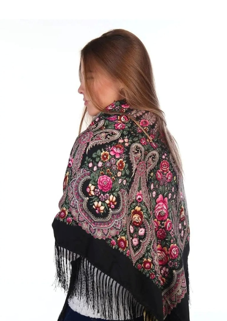 Chal cuadrado negro estilo folk ucraniano estampado floral autenticidad ...