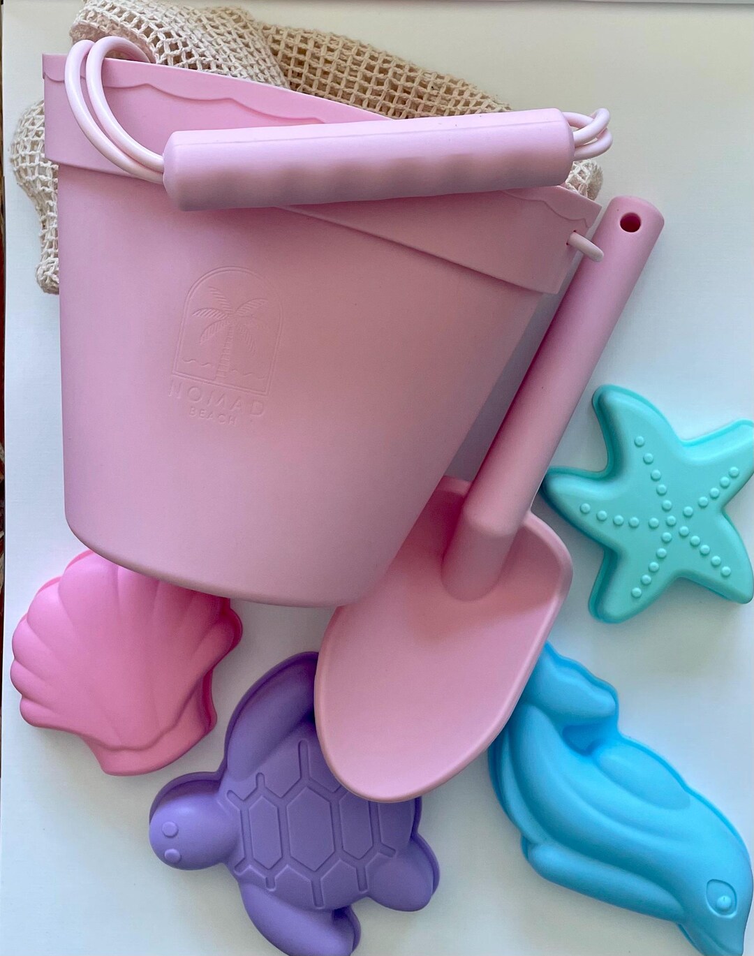 Silicone Beach Bucket Kids Play Set- 7 Piece, Bucket, 4 Shapes, Shovel ...