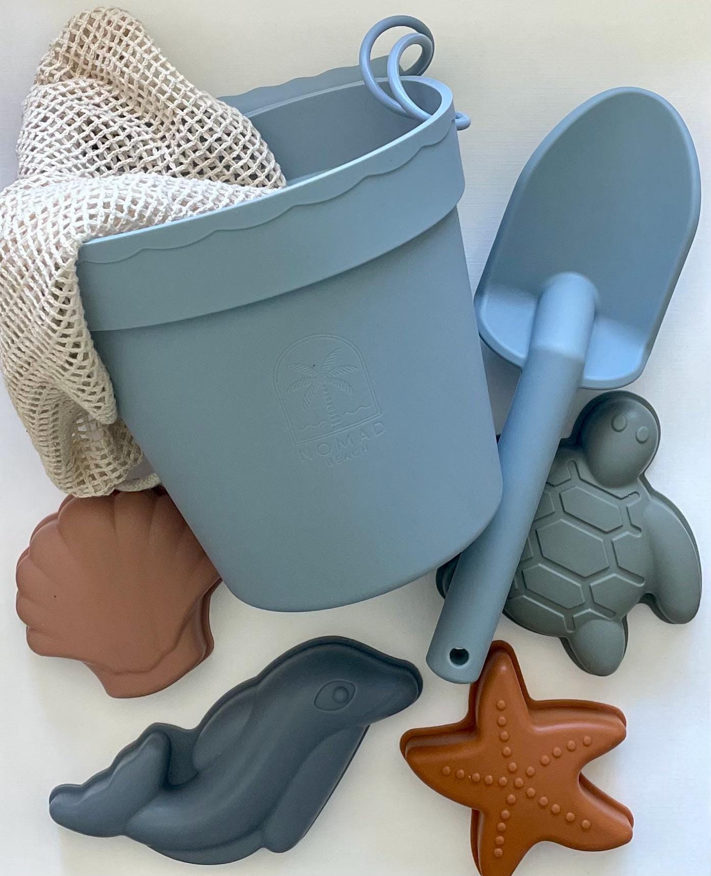Silicone Beach Bucket Kids Play Set- 7 Piece, Bucket, 4 Shapes, Shovel ...