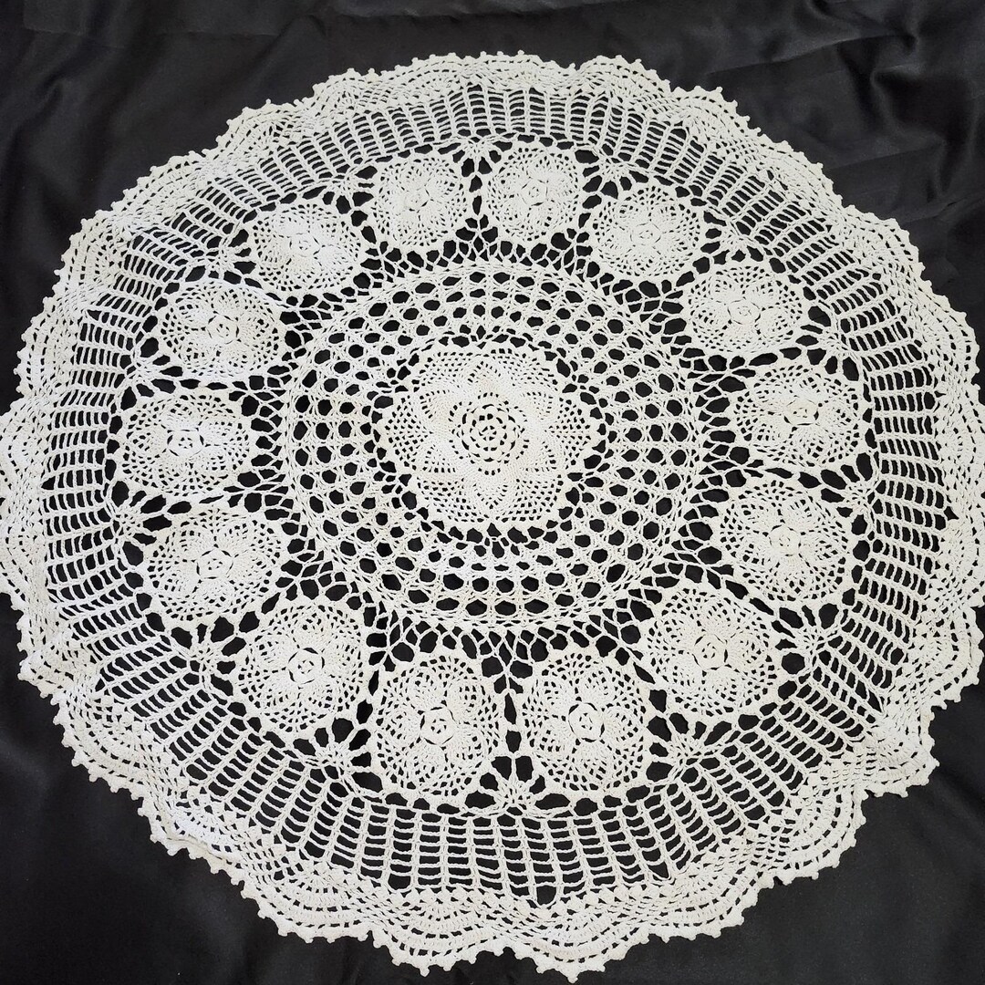 Vintage Crocheted Doily Floral Pattern 31x31 Inch Circle - Etsy