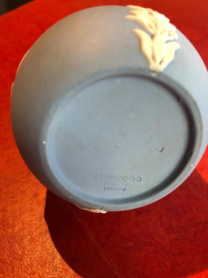 Wedgwood Mid-century-modern Jasperware Bud Vase in White and Blue 1965 ...