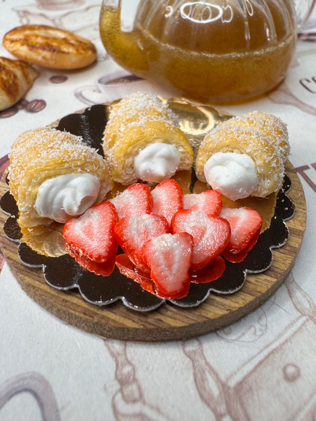 Lady Locks With Fresh Strawberry Slices - Etsy