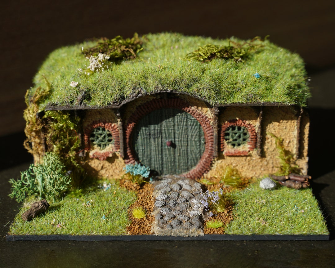 Hobbiton Hole Fantasy Diorama Book Nook Flowers, Nature Scenery ...
