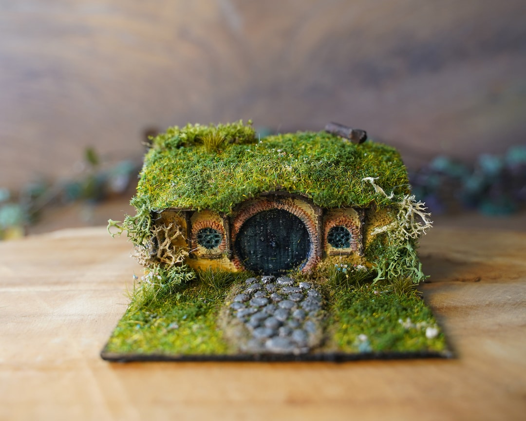 Hobbit Hole Fantasy Diorama Book Nook | Flowers, Nature Scenery ...