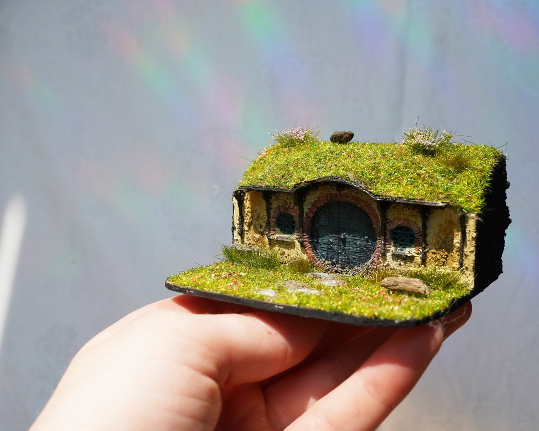 Hobbit Hole Fantasy Diorama Book Nook | Flowers, Nature Scenery ...