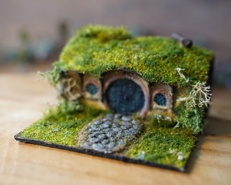 Hobbit Hole Fantasy Diorama Book Nook | Flowers, Nature Scenery ...