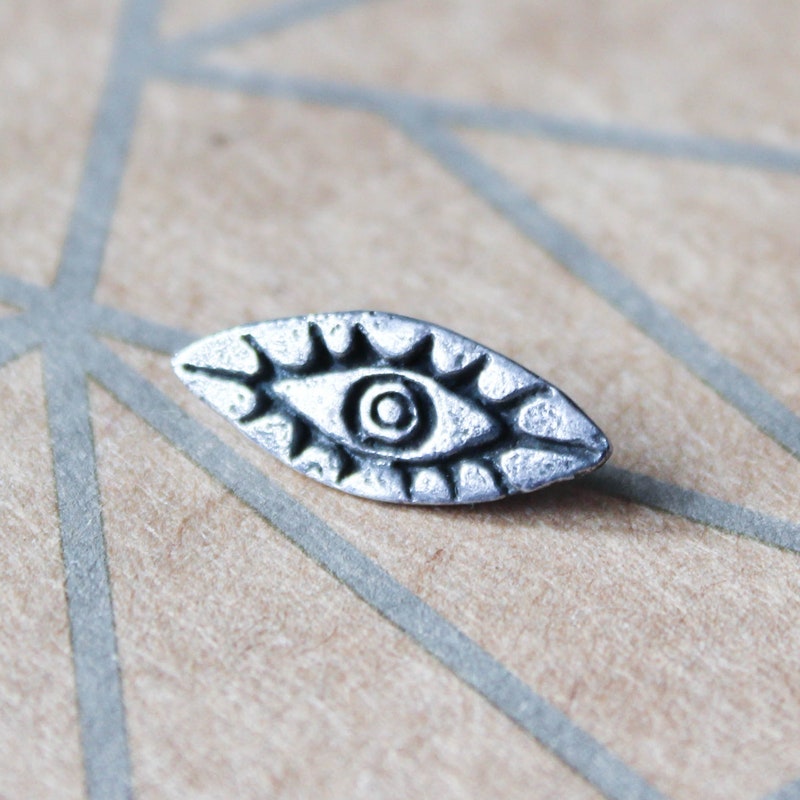 Eye Button - Etsy