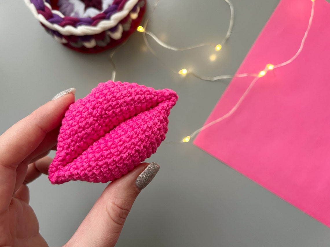 Crochet Lips Pattern PDF Crochet Kiss Valentine's Day Gift - Etsy
