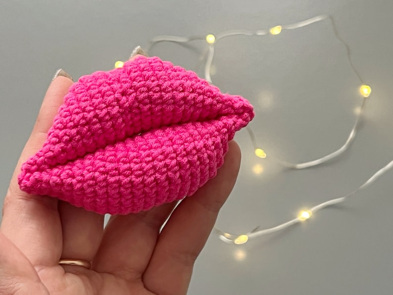 Crochet Lips Pattern PDF Crochet Kiss Valentine's Day Gift - Etsy