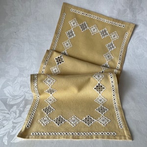 Hardanger Embroidered Swedish Vintage Table Runner. Pretty Border Along ...