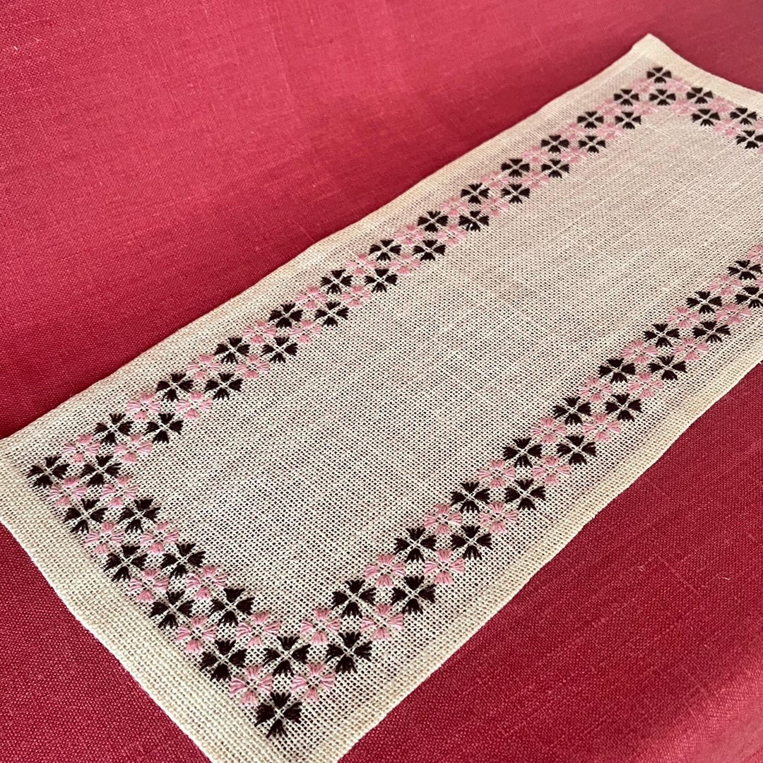 Small Linen Table Runner. Tiny Flowers in Brown and Pink. Double Flower ...