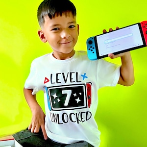 Nintendo Switch Geburtstag T-Shirt mit jedem Alter personalisiert ...