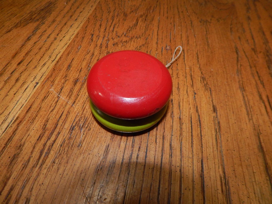Classic Wood Yo-yo Green Red Vintage 2" - Etsy