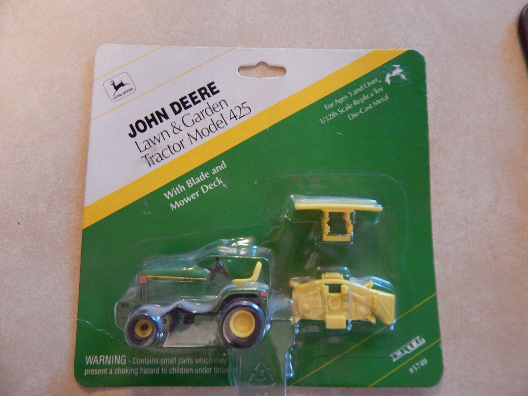 ERTL 5740 John Deere Lawn & Tractor Model 425 1/32 Scale Miniature Toy ...
