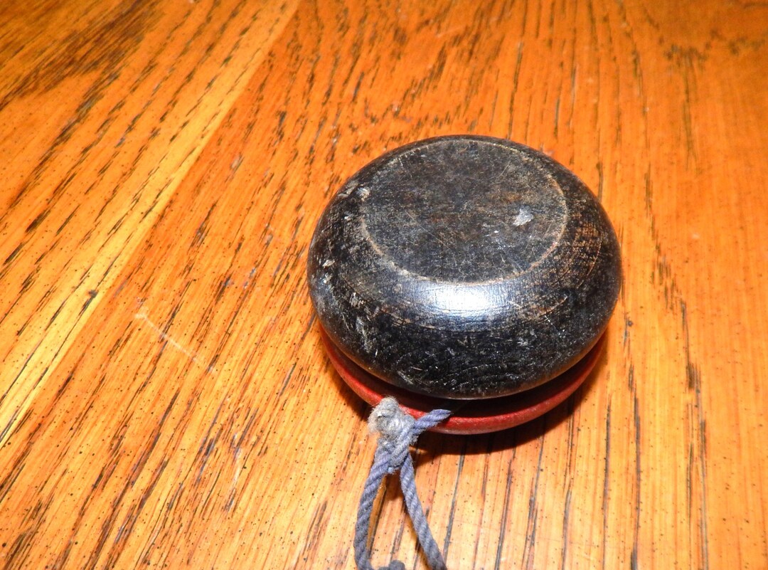 Vintage Wood Yo Yo Red Black Classic 2" - Etsy