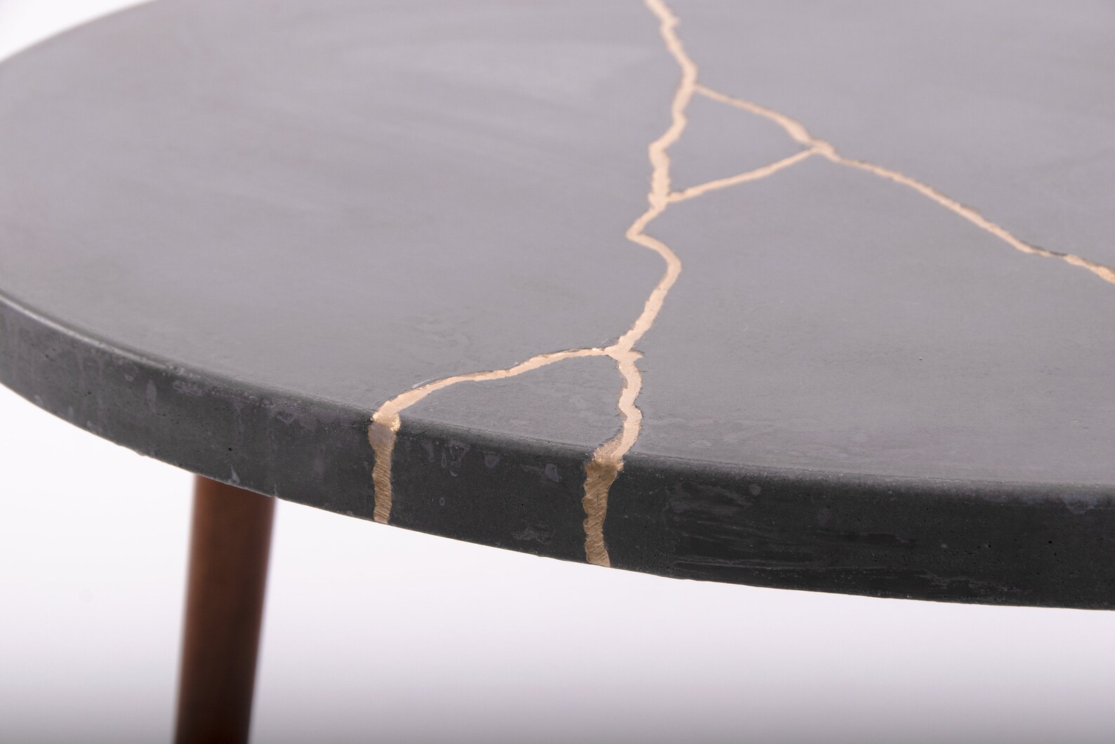 Concrete Kintsugi Coffee Table Round With Wood and Gold Legs - Etsy