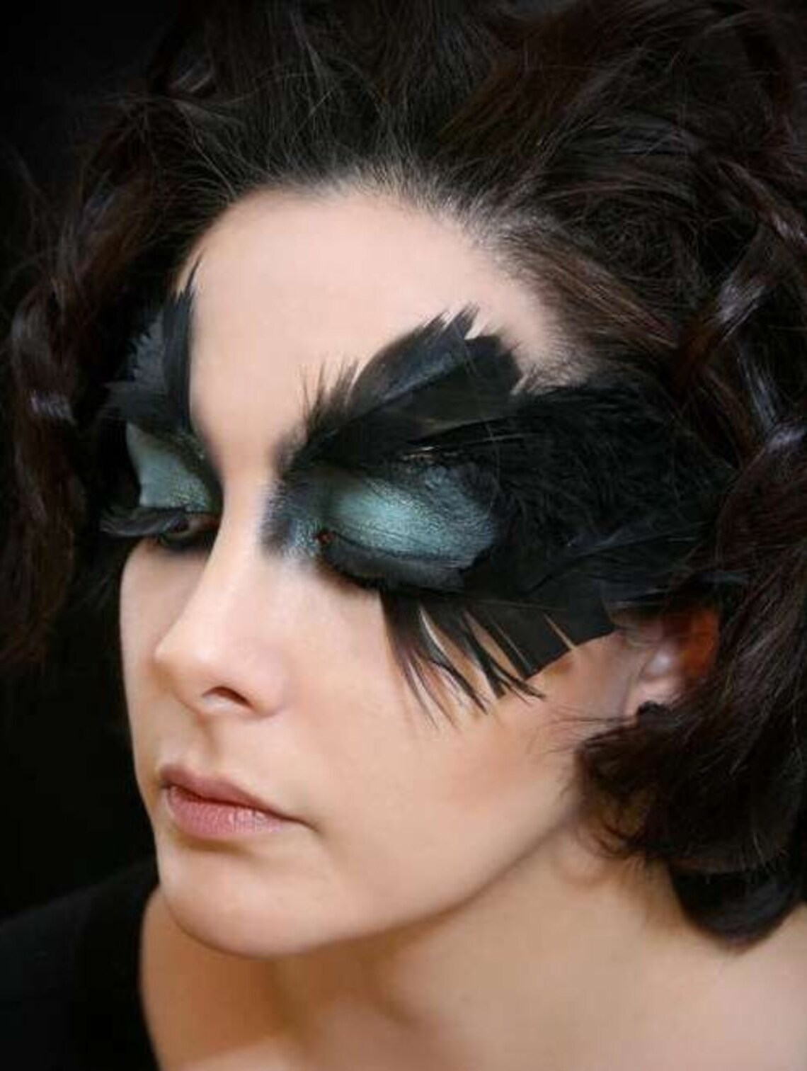 1 Set of Black Swan Makeup Materials Black Feather, Black Face Paint ...
