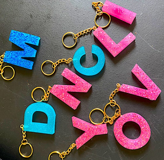 Personalized key chains in resin | Etsy