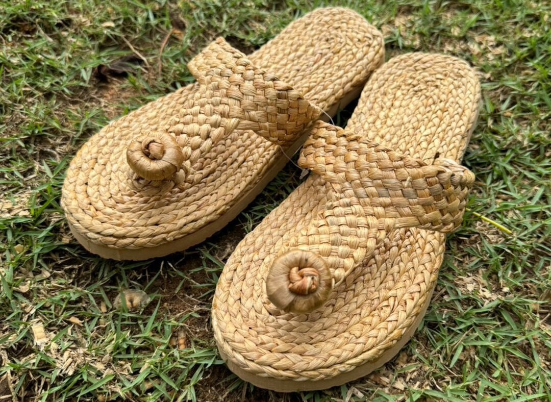 Natural Straw Slippers | Handmade Hyacinth Sandals | Eco Spa House ...