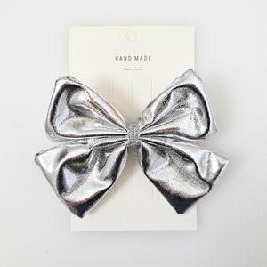 Metallic Shiny Bows With Clip 4” With Glitter Detail, Metallic Silver ...