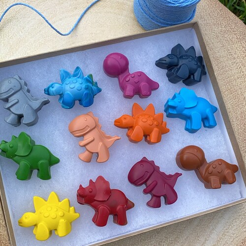 DINOSAUR Crayons Set of 4 Original Rainbow Dinosaur Crayons | Etsy