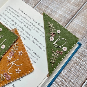 Personalized Embroidered Felt Bookmark, Floral Monogram Gift - Etsy