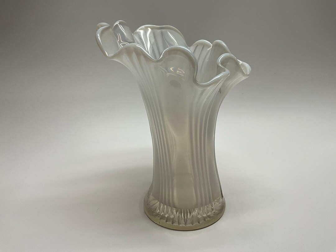 Vintage 1900’s Dugan Glass Co. Rib and Thumbprint Vase - Etsy