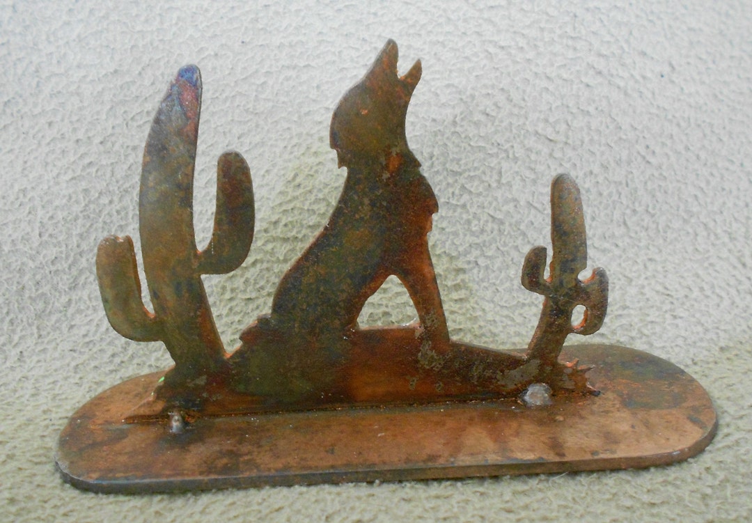 Desert Howling Wolf Stand - Etsy