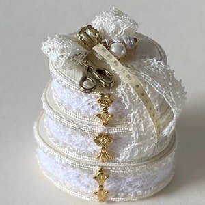 Tripla Cappelliera Con Coperchio Decorato Con Metro Da Sarta E Forbice ...