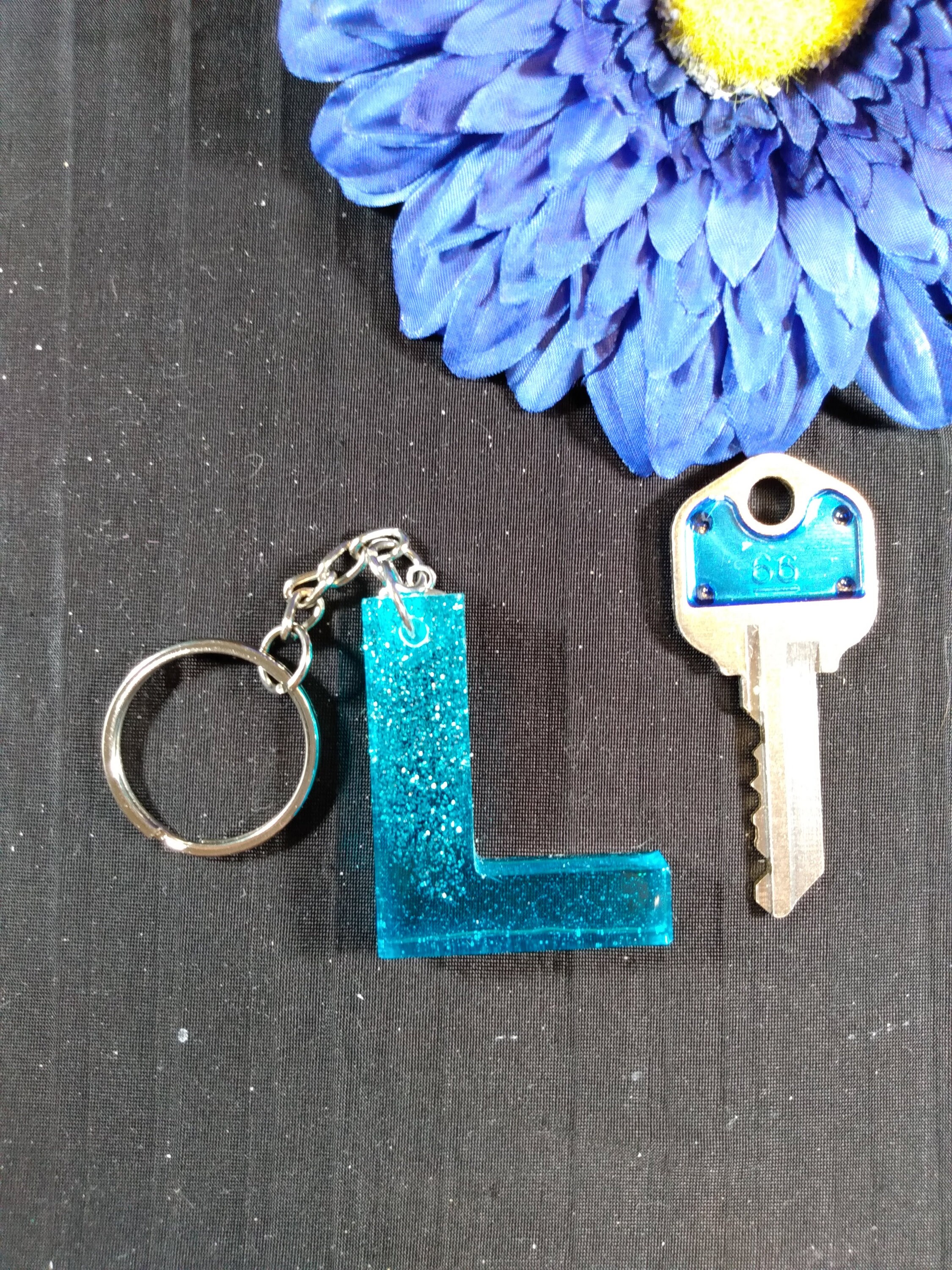Resin monogram keychain/Handmade letter L key chain/Epoxy - Etsy 日本
