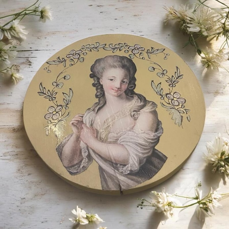 Vintage Style Decorative Round Cutting Board W/marie Antoinette Design ...