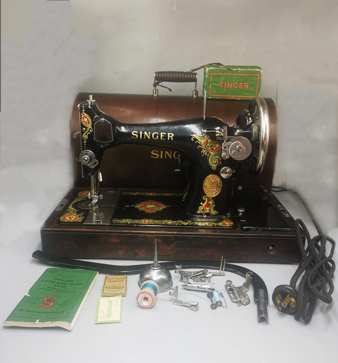 1910 Singer Model 15 Sewing Machine With Hand Crank, Parts, and ...