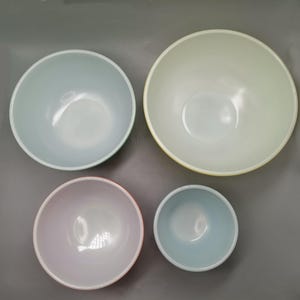 Antique Pyrex Primary Multicolor Mixing Bowls Set of 4, T.M.REG. Pyrex ...