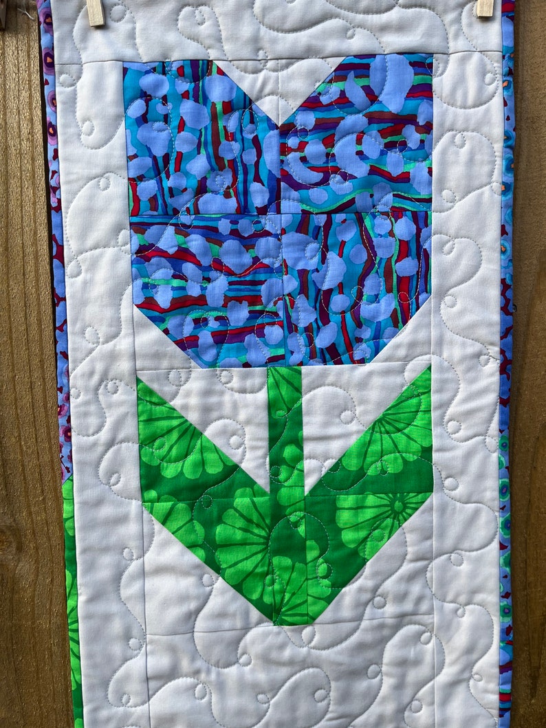 Quilted Tulip Table Runner - Etsy