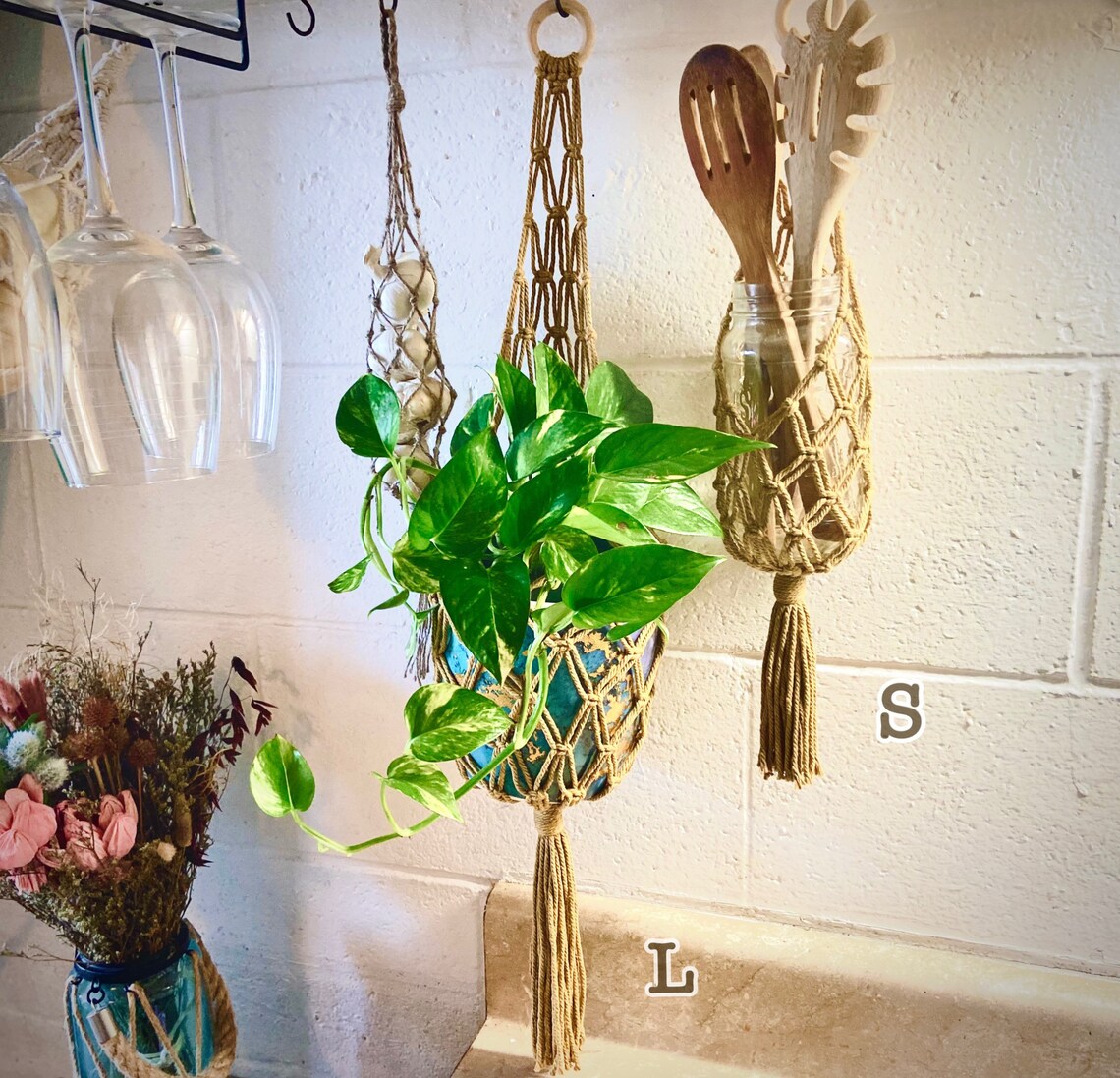 Macrame hanging basket /Fruit basket / Kitchen wall storage | Etsy