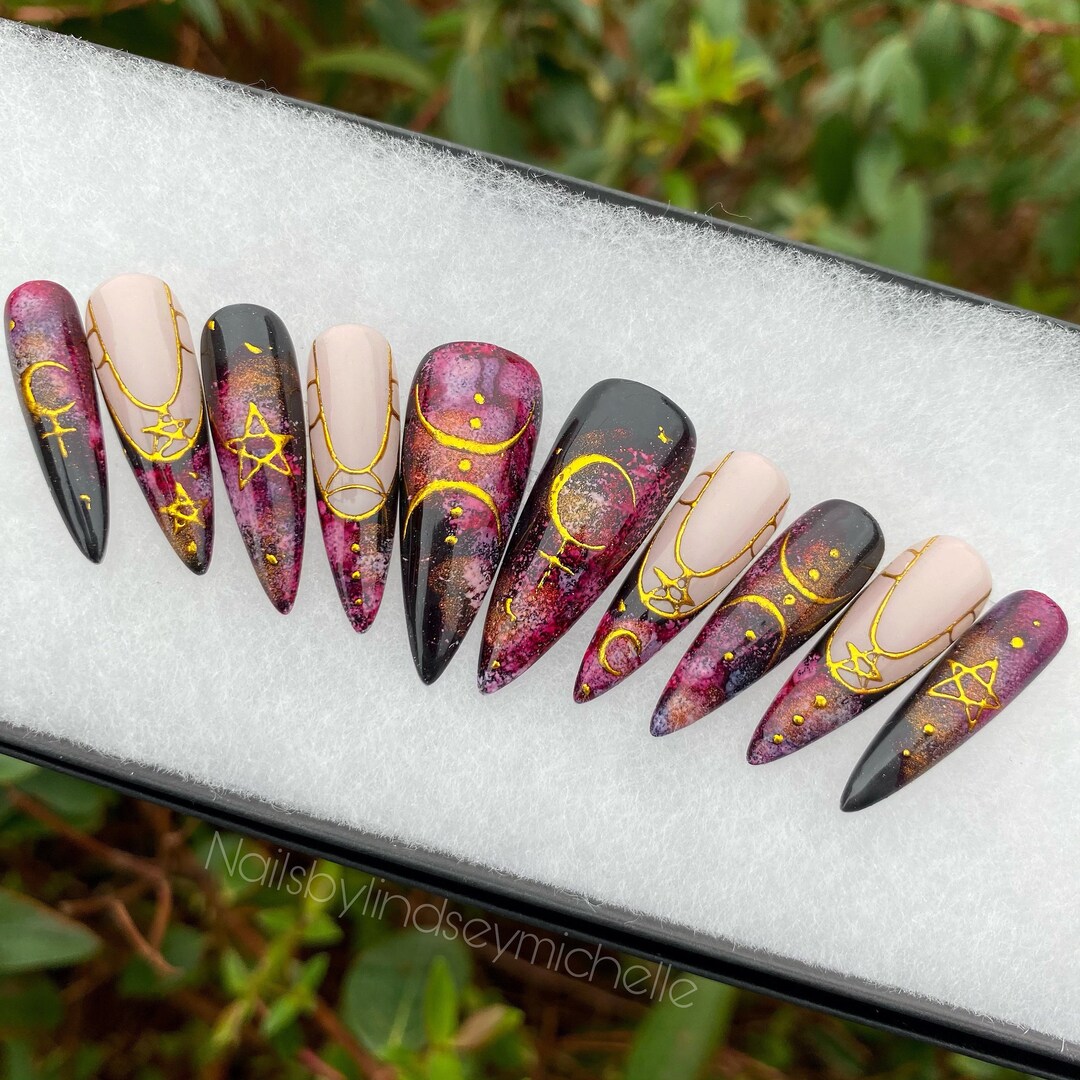 Press on Nails, Red Nails, Witchy Nails, Gold Nails, Nail Art ...