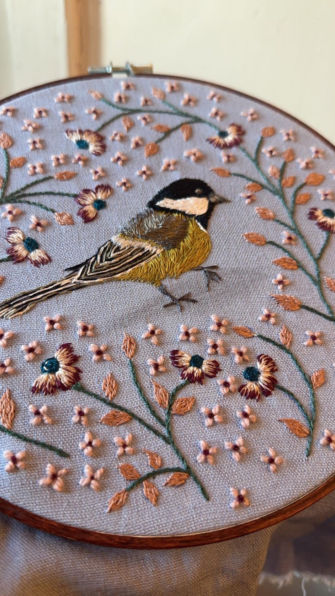 Sedge Warbler Hand Made Wall Decor, Wall Art in Round Frame, Bird ...