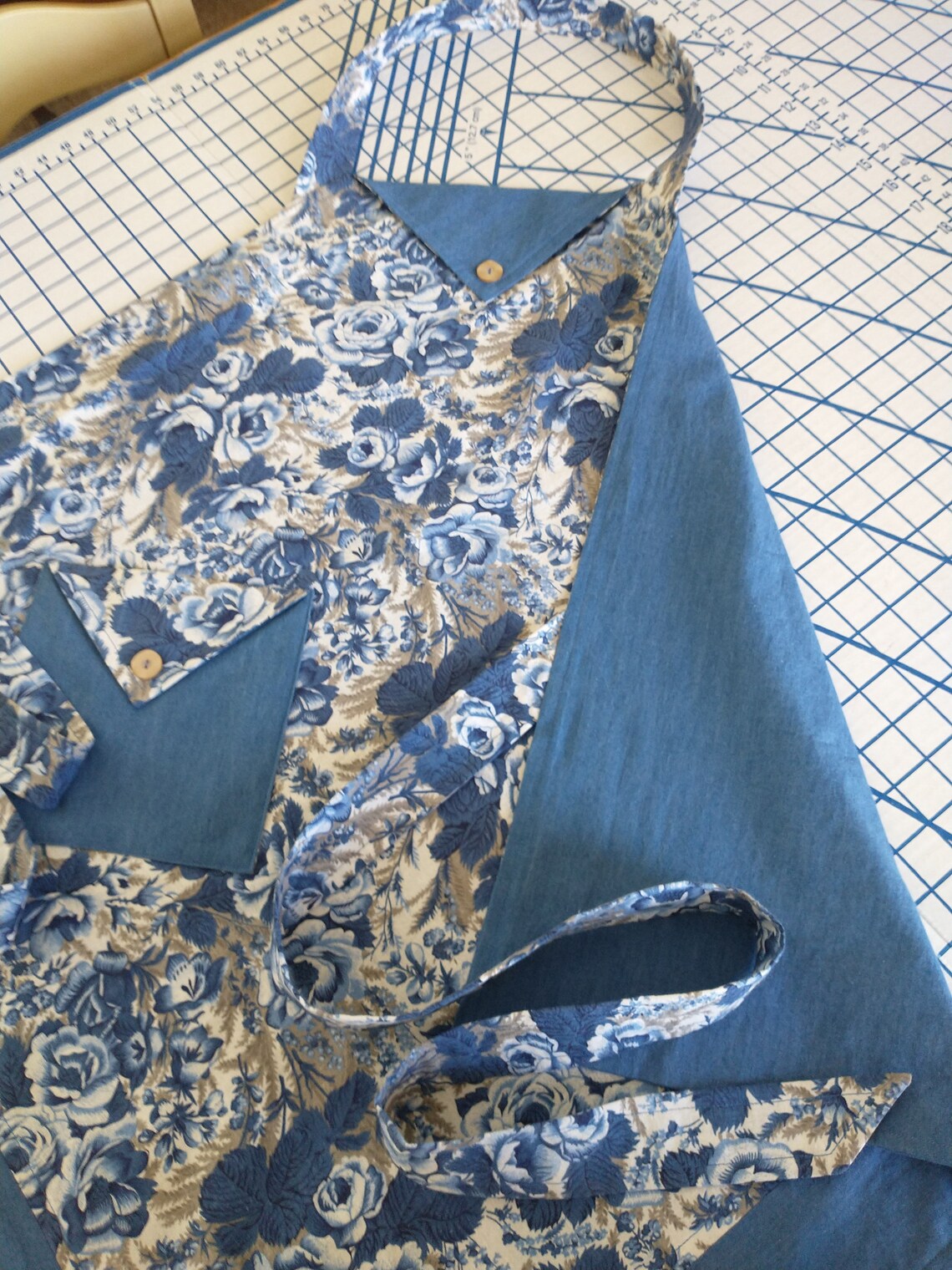 Women's Apron, Four Corners Apron, Blue and Taupe Floral, Front Pocket ...