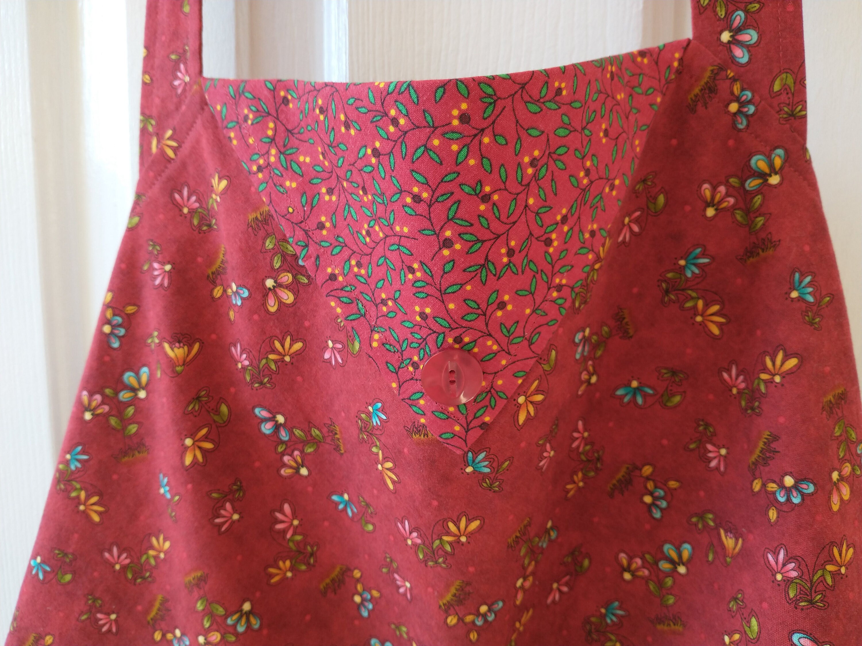 Women's Apron, Four Corners Apron, Red Floral, Front Pocket, Fully ...