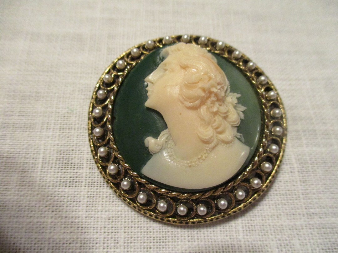 Vintage Round Cameo Brooch - Etsy