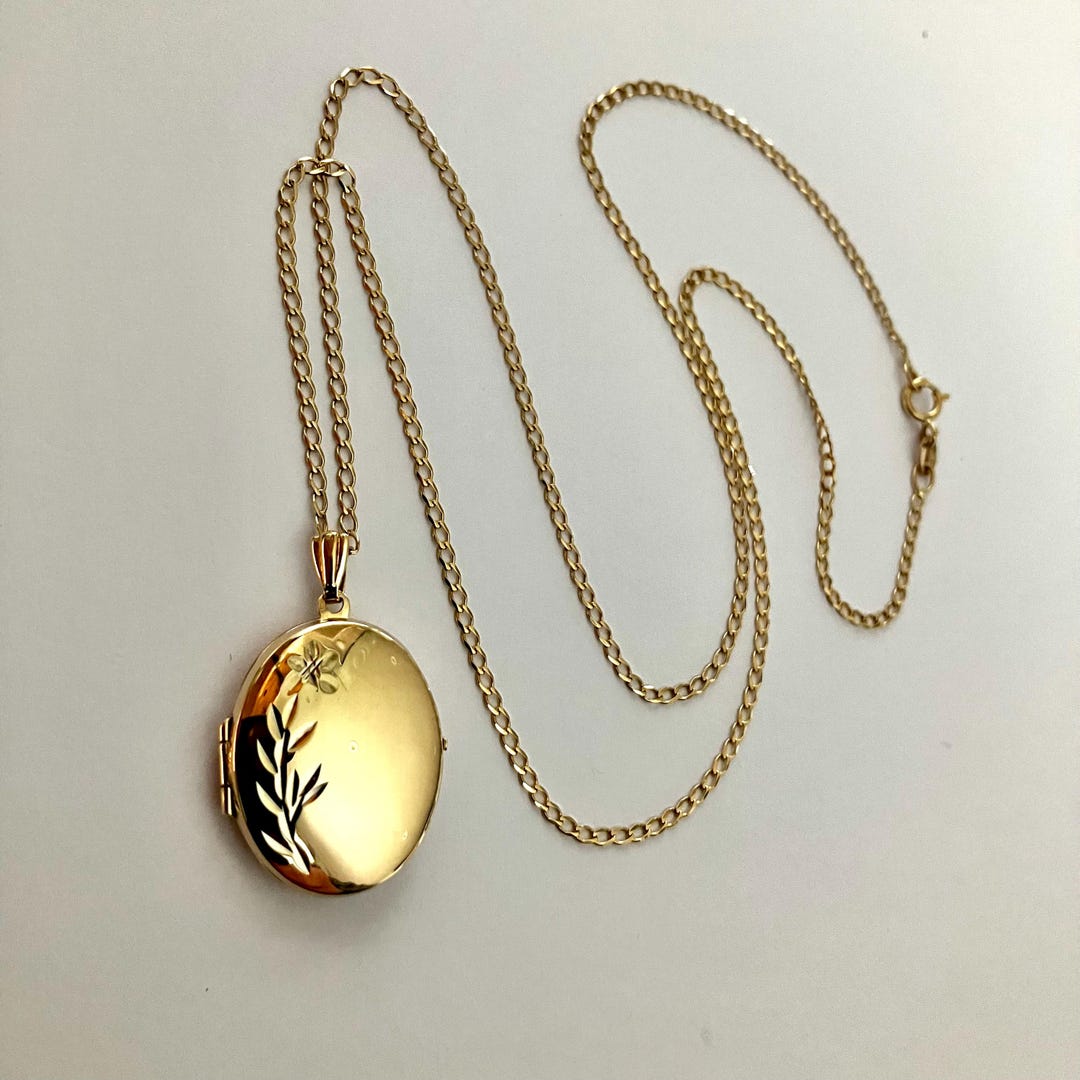 Small Vintage 9ct Gold Locket and Chain Long.little Vintage Oval 9ct ...