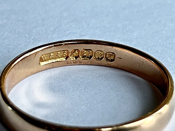 Pre loved solid 22ct gold wedding ring, vintage 3mm w… - Gem