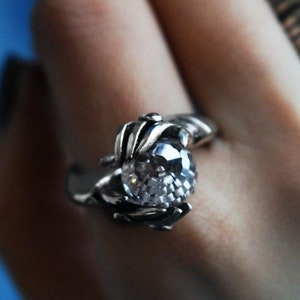 Magical Crystal Ball Ring, Witch Ball Ring, Fortune Tell Hands Holding ...