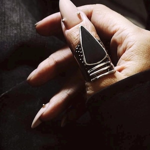 Shoelace Ring, Enamel Unisex Ring, Lace-up Ring, Triangle Black Onyx ...